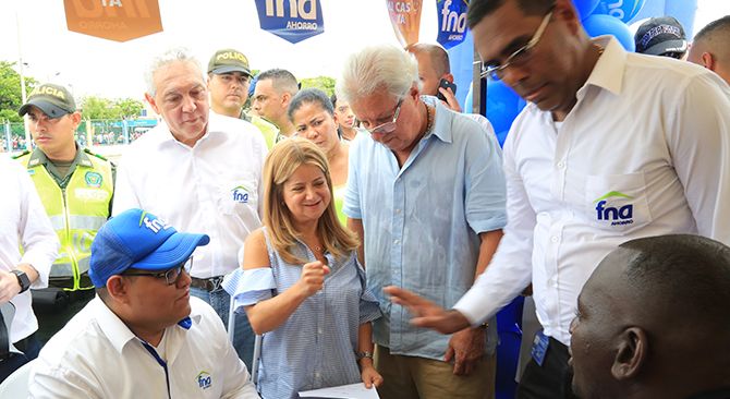 Mas de 5 mil personas asisten a la feria del FNA y Minvivienda en ... Mas de 5 mil personas asisten a la feria del FNA y Minvivienda en ...